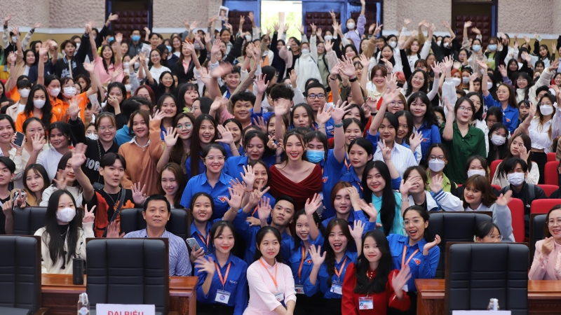 QNU Students Have an Informal Meeting with Miss Grand International ...